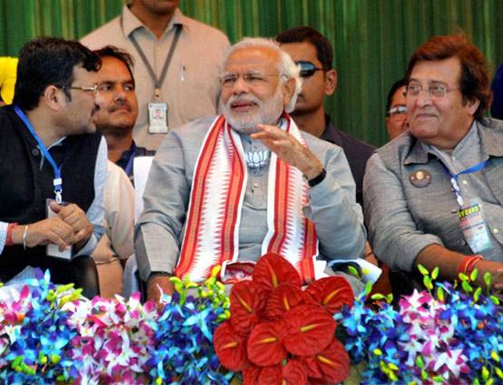 नहीं रहे विनोद खन्ना, सियासत में खट्टा-मीठा रहा है सफर - Entertainment ...