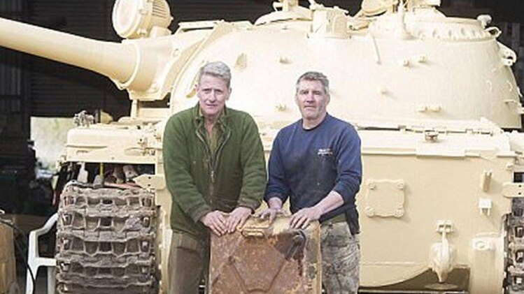 24 लाख में खरीदा मिलिट्री टैंक, फ्यूल टैंक खोला तो मिली करोड़ों की चीज ...