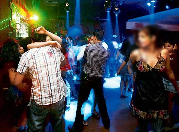 रेव पार्टी में पकड़े गए 192 लड़के-लड़क‍ियां, फार्म हाउस पर ऐसा था सीन ...