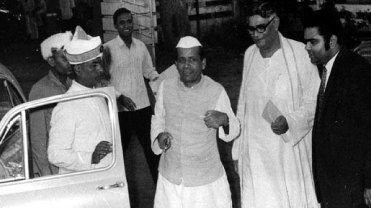 जब एक बस कंडक्‍टर के चलते बिहार के इस मुख्यमंत्री को गंवानी पड़ी थी ...