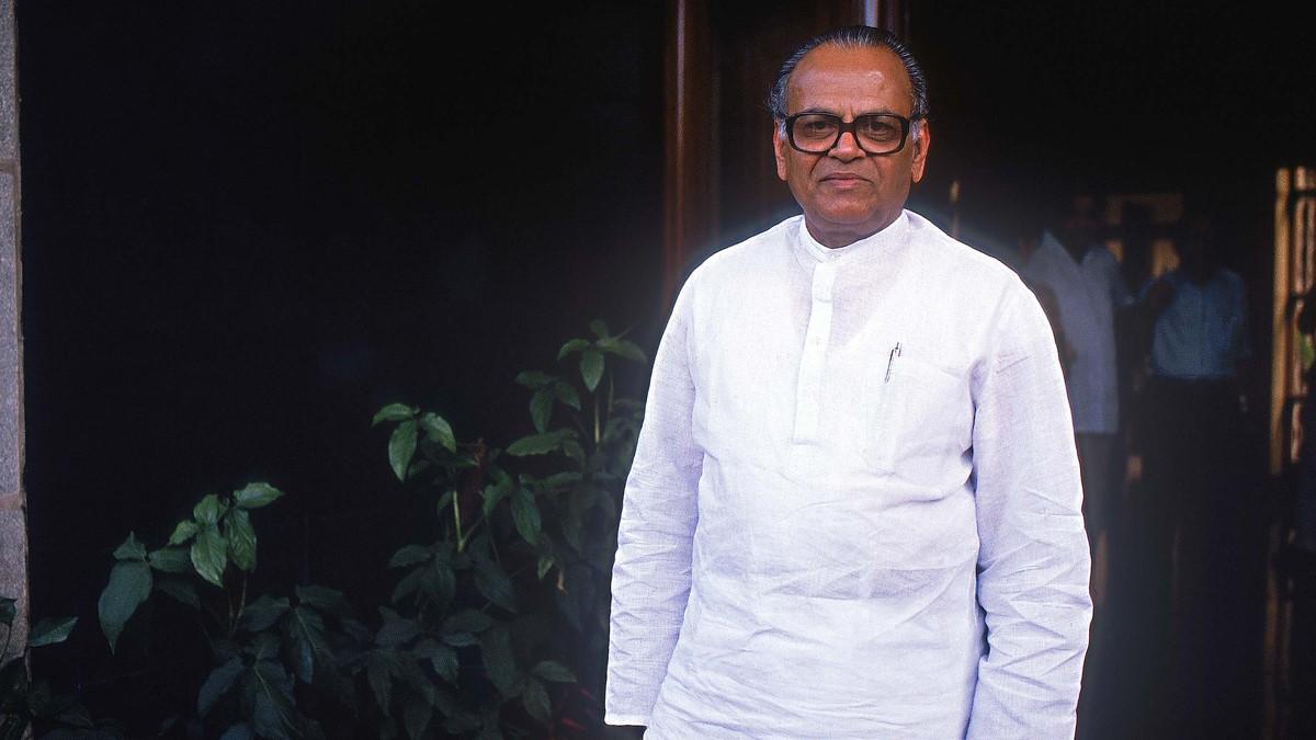 क्या है एसआर बोम्मई केस, बेटे के CM बनने पर हो रही पिता के इस केस की ...