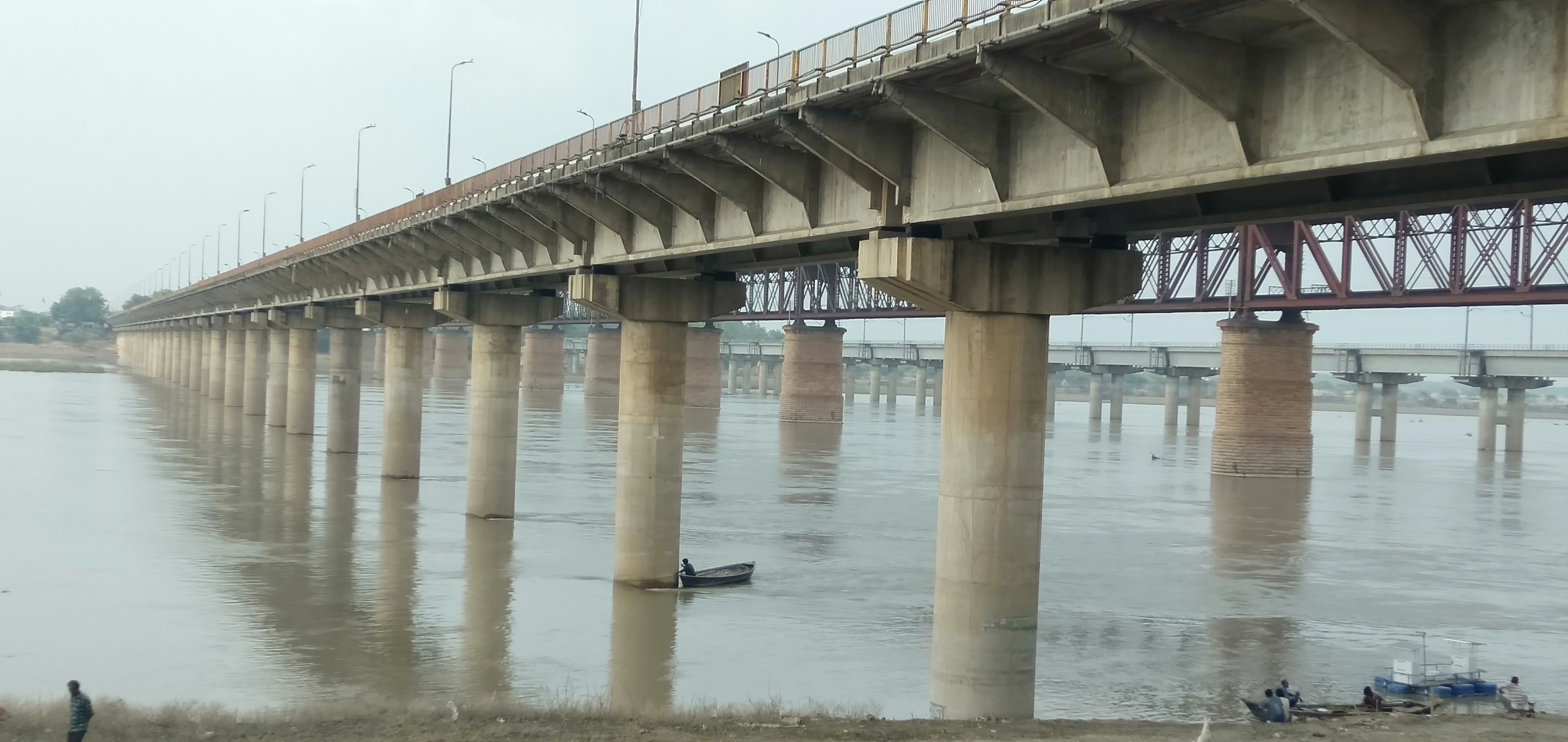 प्रयागराज: गंगा पार करने के लिए करना होगा 40KM का एक्स्ट्रा सफर, ये है ...