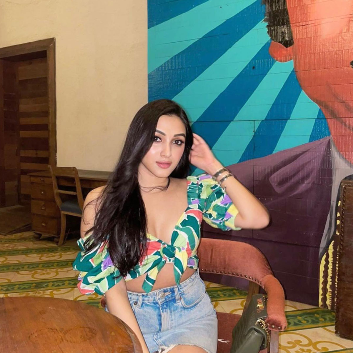 Gandhi Godse Ek Yudh: कियारा आडवाणी की हमशक्ल-जाह्नवी की बेस्ट फ्रेंड, कौन हैं तनीषा संतोषी ...