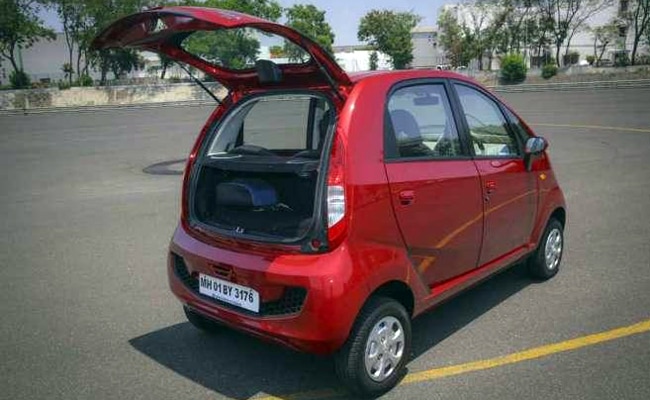 लॉन्च हो गई टाटा की GenX Nano - tata launches genx nano as first family ...