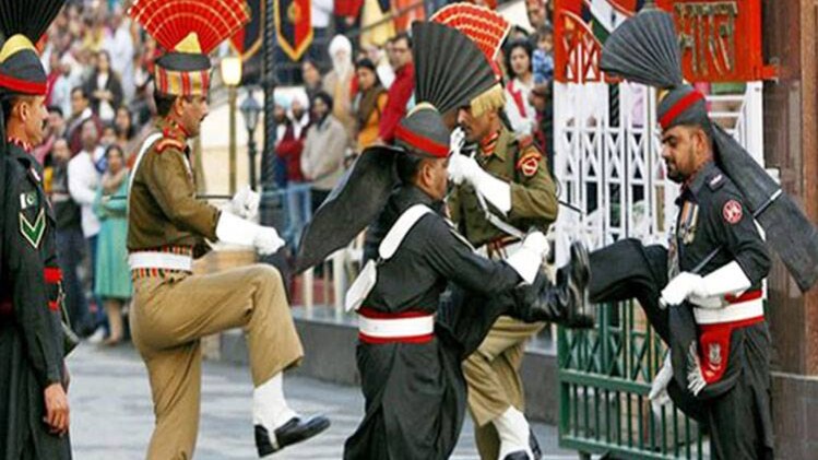 वाघा बॉर्डर की तर्ज पर J-K के ऑक्ट्राय में भी भव्य 'बीटिंग रिट्रीट ...
