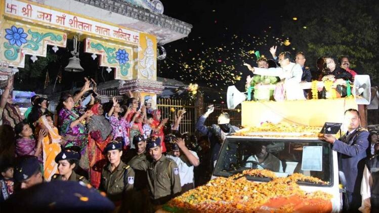 कांग्रेस के गढ़ में शिवराज का रोड शो, बोले 'जीतने पर मुस्लिम को बनाऊंगा ...