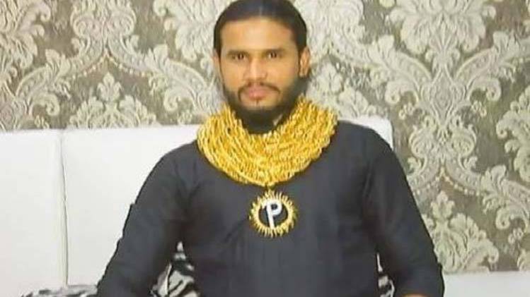 पुणे के गोल्डमैन का रॉयल अंदाज...पहनते हैं 5 किलो सोने के गहने, सुरक्षा ...