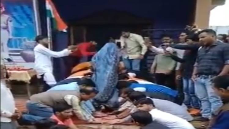 MP: युवाओं की अनोखी पहल, चंदा इकट्ठा कर शहीद के परिवार को गिफ्ट किया ...