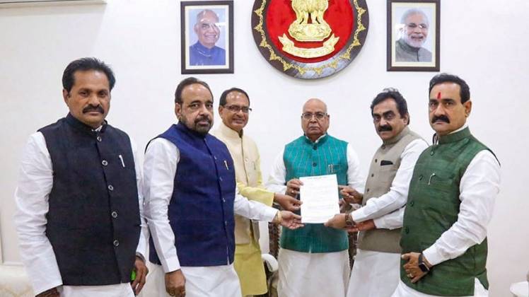 MP: आधी रात गवर्नर से मिले सीएम कमलनाथ, फ्लोर टेस्ट पर सस्पेंस - gopal ...