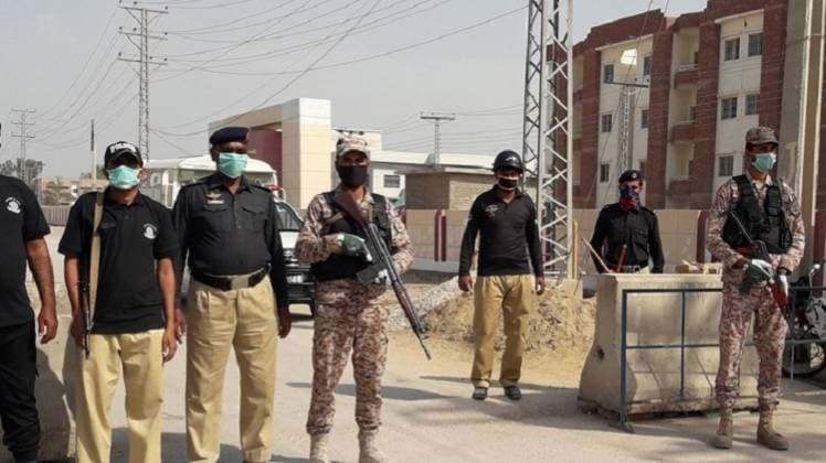 PAK की कारस्तानी, भारतीय अफसरों पर मढ़े फर्जी केस, लोगों ने किया हमला - pakistan plays dirty ...