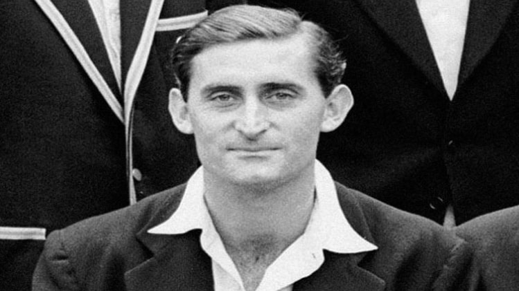 टेस्ट क्रिकेट में इतनी खराब गेंदबाजी कि 35 साल तक नहीं टूटा रिकॉर्ड ...