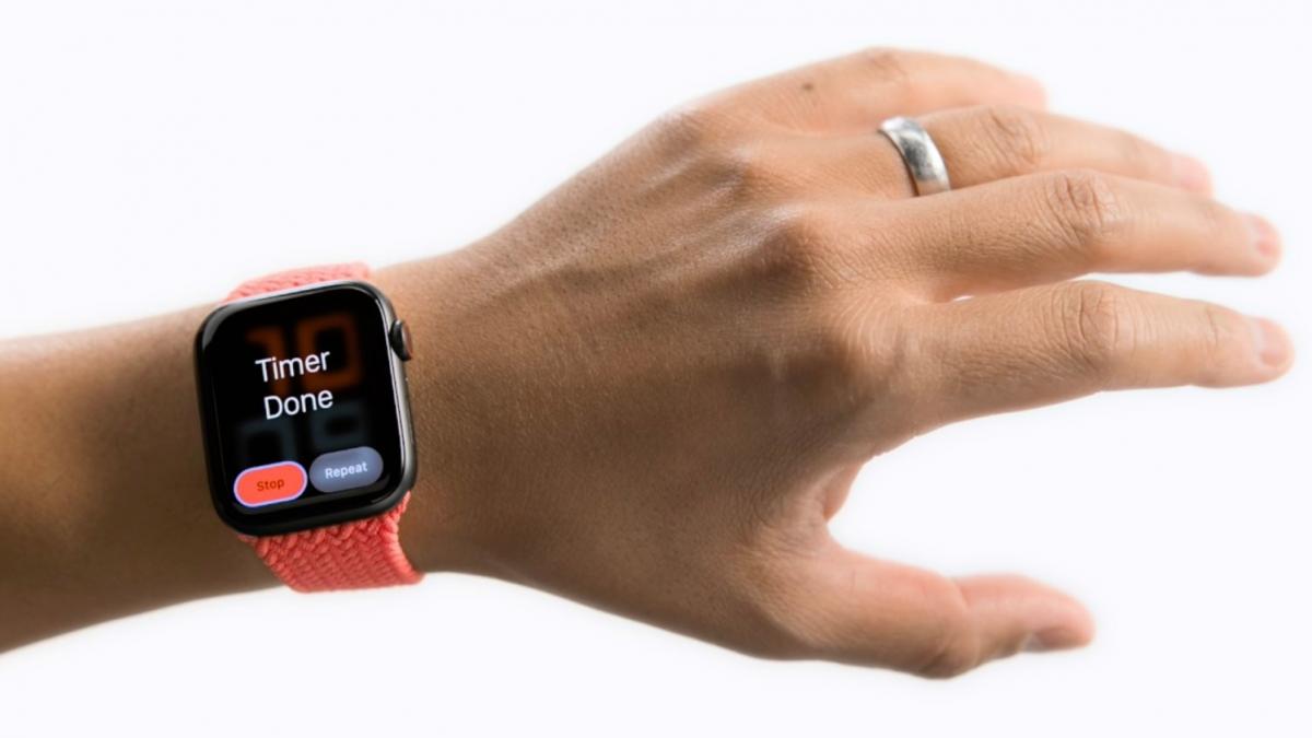 Apple Watch को बिना टच किए ही जेस्चर से यूज कर सकेंगे, जुड़ा नया फीचर ...