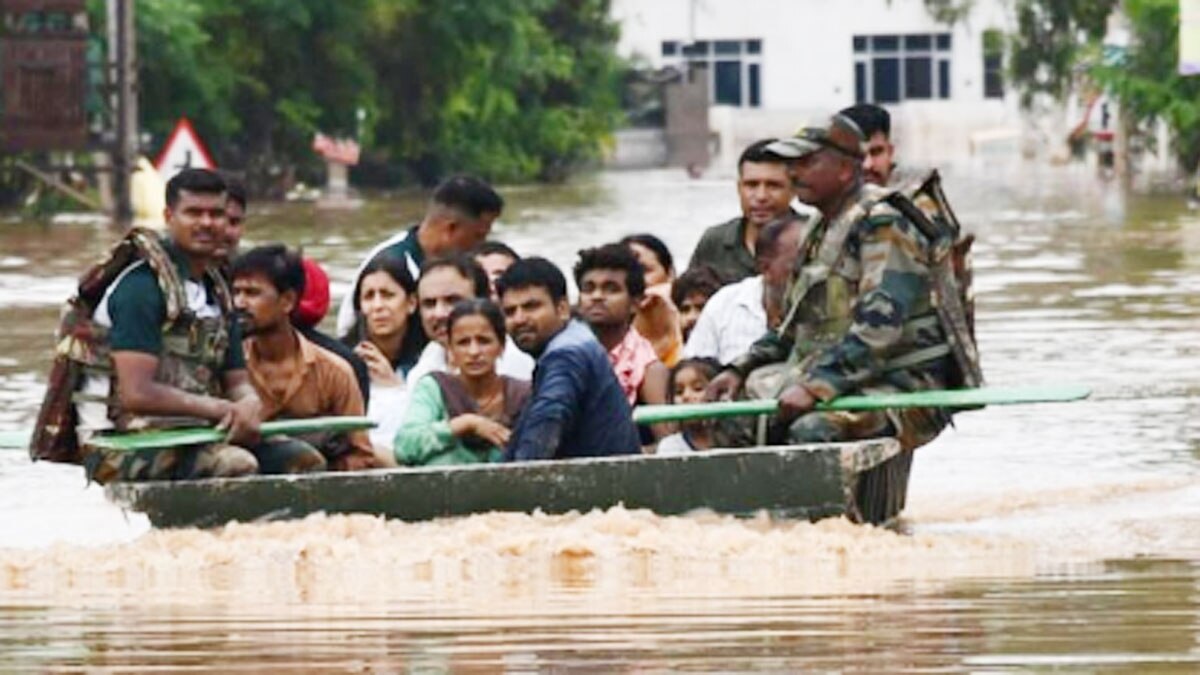 जलमग्न हुआ अंबाला... बाढ़ पीड़ित महिला बोली- विधायक ने दी पानी की सिर्फ ...