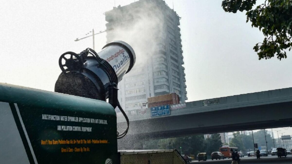 Delhi Pollution: दिल्ली में बढ़ने लगा प्रदूषण, आसमान में छाई धुंध की ...