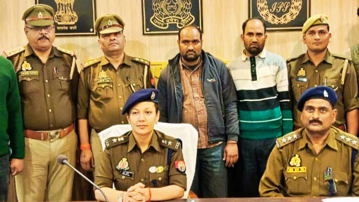 यूपी: महिला IPS की आवाज में फोन कर शातिर ने किया ऐसा काम, जानकर पुलिसवालों के भी उड़ गए होश ...