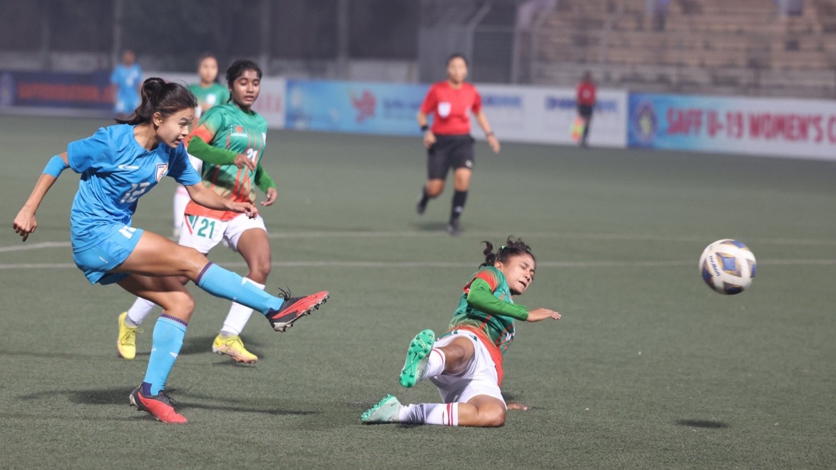 SAFF U-19 Women's Championship: भारत की जीत पर बांग्लादेशी फैन्स ने स्टेडियम में काटा बवाल, मह ...