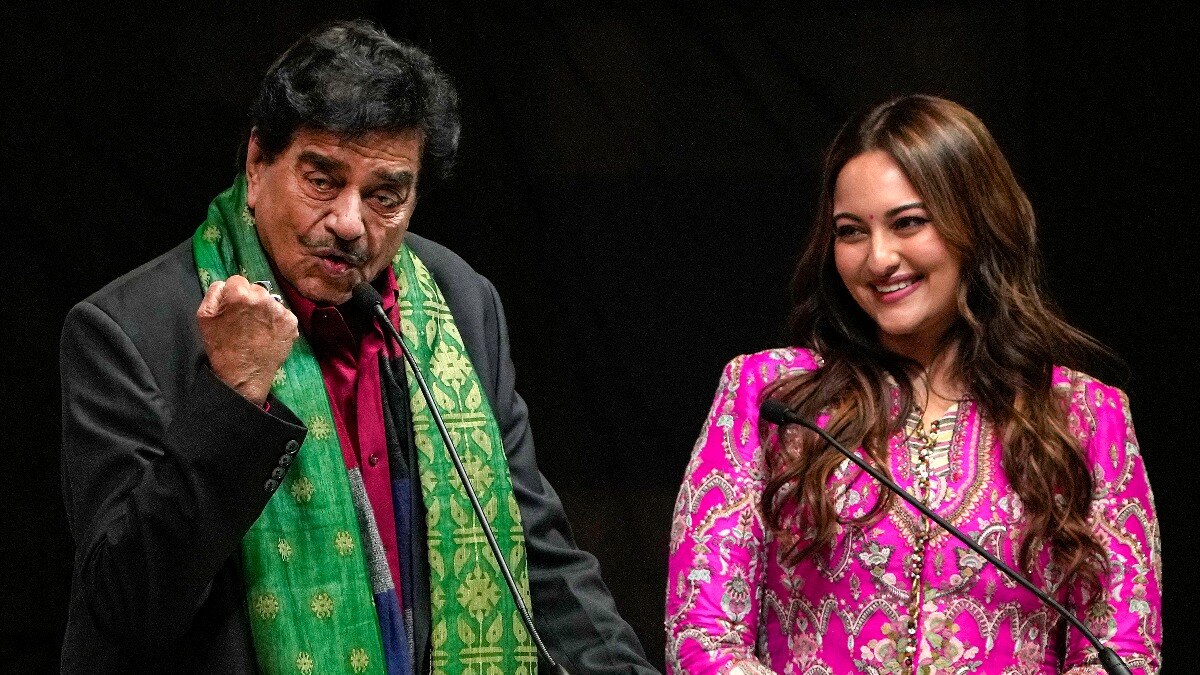 Film wrap: अस्पताल में एडमिट शत्रुघ्न सिन्हा, 'बीवी नं 1' को तलाक देगा ...