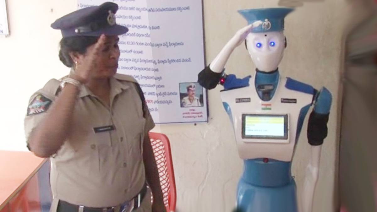 देश का पहला रोबोकॉप हुआ ड्यूटी पर तैनात, FIR दर्ज करने समेत ये हैं ...
