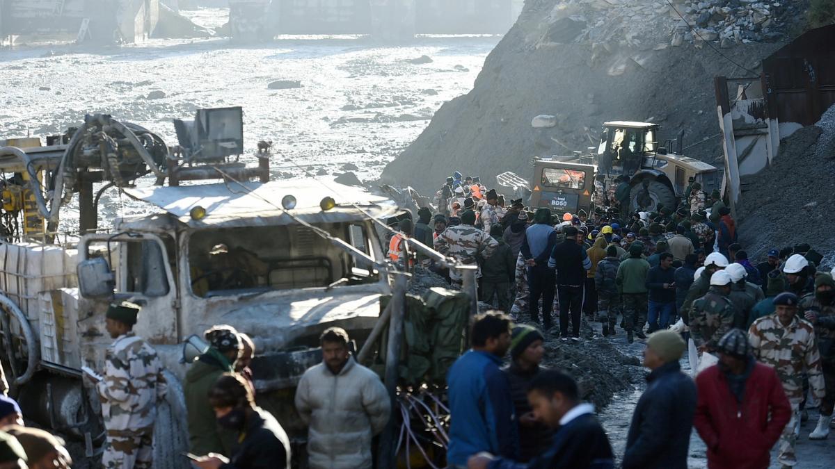 Chamoli में कहर बनकर टूटा ग्लेशियर, देखें ग्राउंड जीरो पर ताजा हालात ...