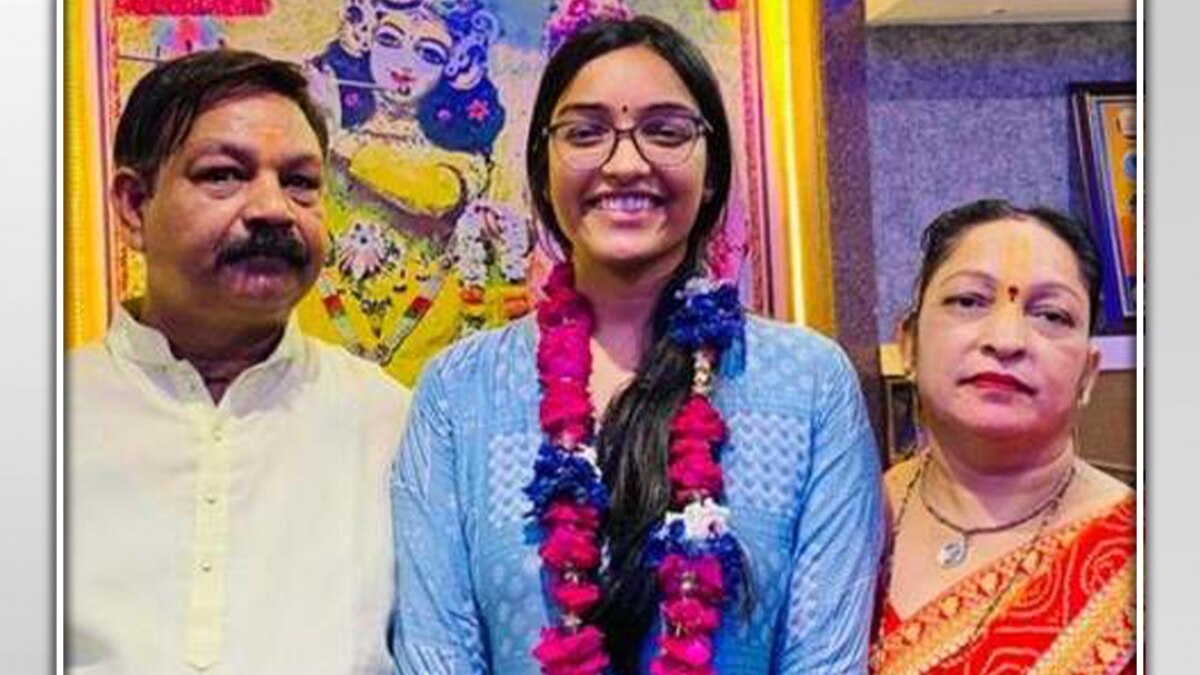 कानपुर की निशी ने UP PCS-J में किया टॉप - short-videos AajTak