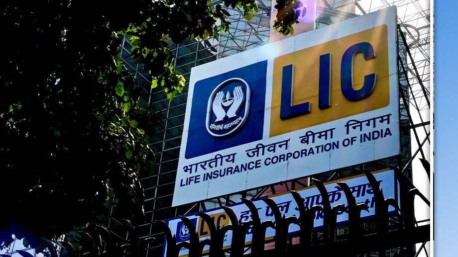 52 वीक हाई पर LIC के शेयर - short-videos AajTak