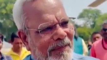 पानीपुरी बेचते दिखा PM मोदी का हमशक्ल! - short-videos AajTak