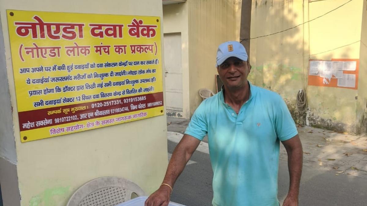 मरघट में स्कूल खोला, नोएडा में बनाई लाइब्रेरी से पढ़कर कई अधिकारी बने ...