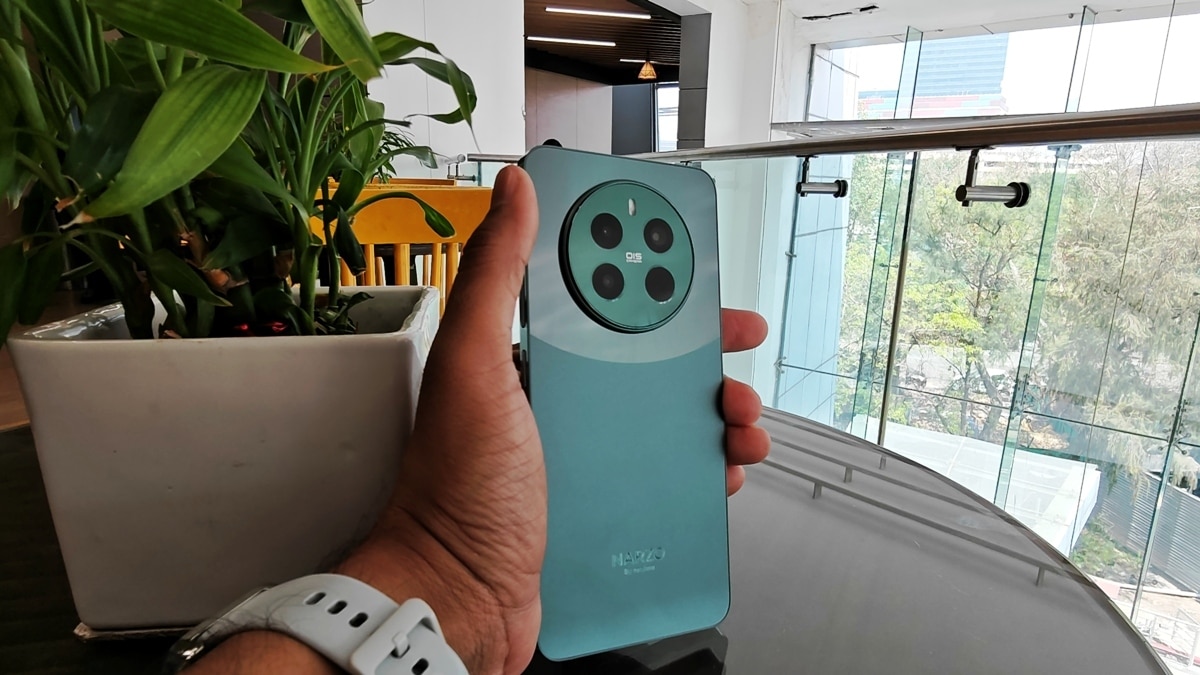 Realme Narzo 70 Pro 5G Review: फीचर्स से भरा है ये मिड रेंज फोन, लुक भी है शानदार - Realme Narzo ...