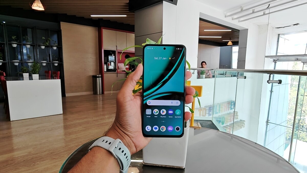 Realme Narzo 70 Pro 5G Review: फीचर्स से भरा है ये मिड रेंज फोन, लुक भी है शानदार - Realme Narzo ...