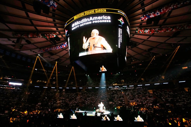 PM Modi woos Indian diaspora at Madison Square Garden - IN THE NEWS ...