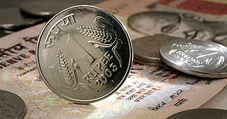 Rupee down 4 paise in early trade - BusinessToday