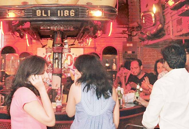 Confusion at restaurants as customers say NO to service charge ...