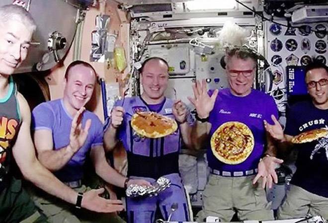 Astronauts make pizzas in space, with some help from zero gravity ...