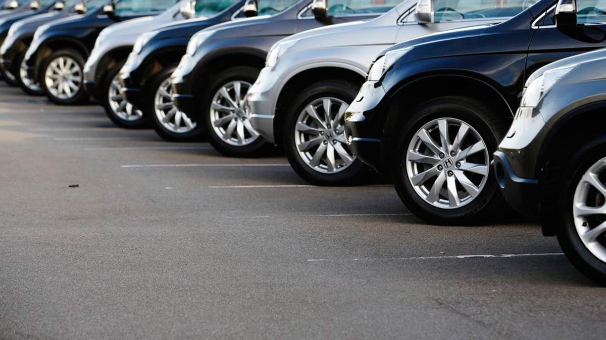 Auto wholesales dip 11% in Aug due to continued chip shortage, high ...