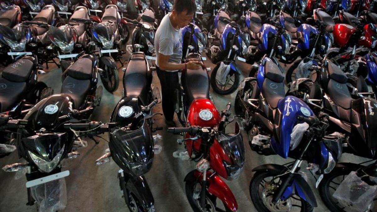 Bajaj Auto stock falls ahead of Q4 earnings, here's what to expect ...