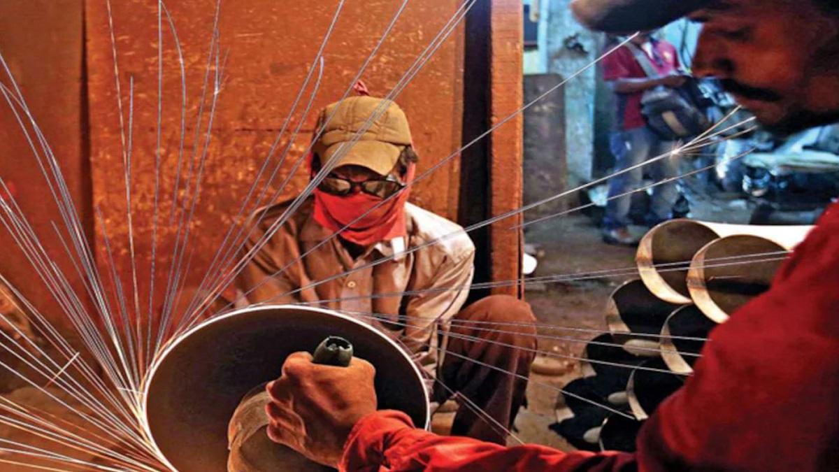 Output of eight core sector industries rises by 5.4% in Nov: Govt data ...