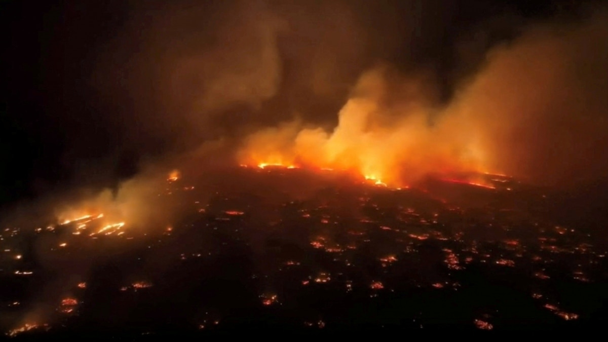 Maui wildfires kill six as 'apocalypse' strikes Hawaiian paradise ...