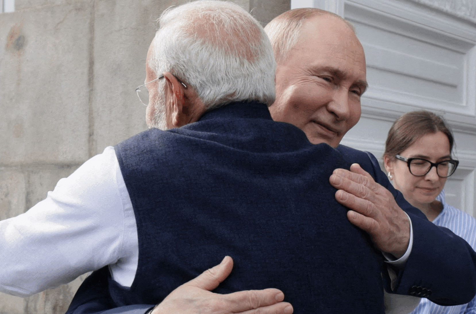 Modi Zelensky hug: PM Modi hugs Ukraine President Zelensky Putin Russia ...