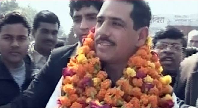 Pressure grows on Vadra to clarify - India Today