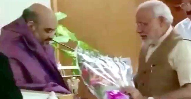 Narendra Modi holds high tea party - India Today