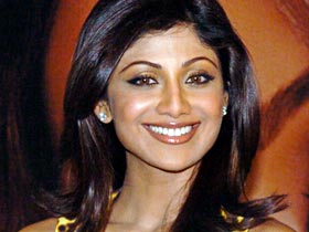 Shilpa flaunts her Valentine rock! - India Today