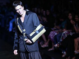 SRK walks the ramp for Manish Malhotra - India Today