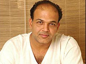 Ashutosh to direct a 100 cr film - India Today