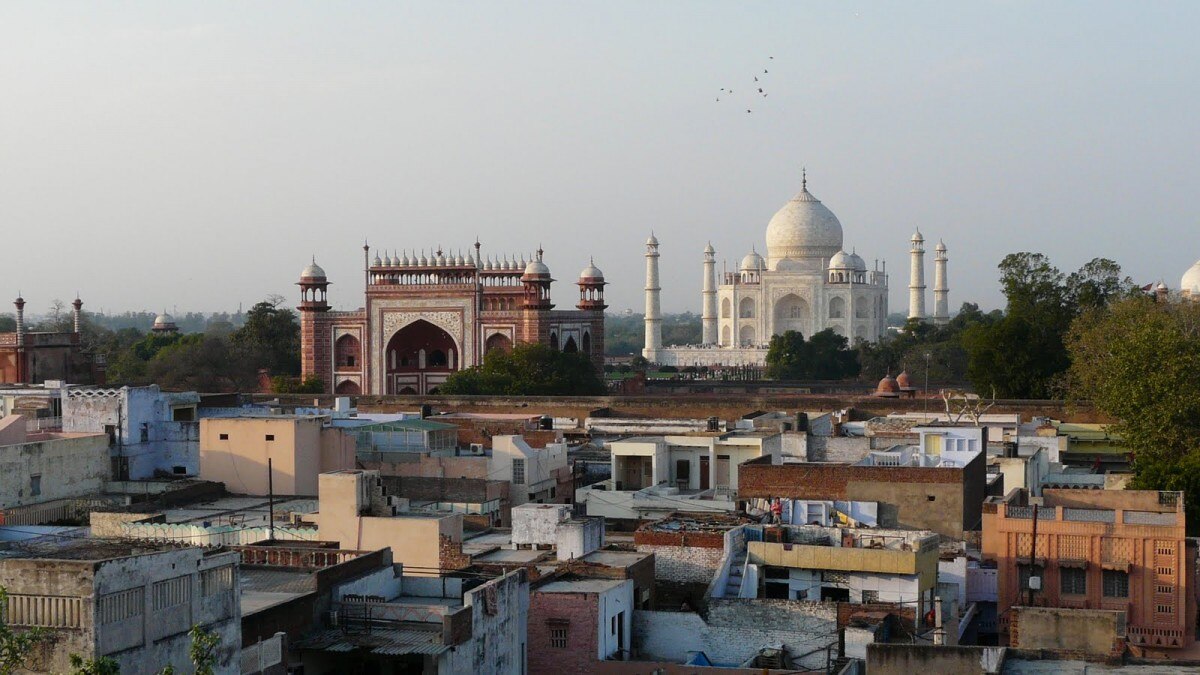 Ban on fossil fuel-operated vehicles around the Taj is sending people ...