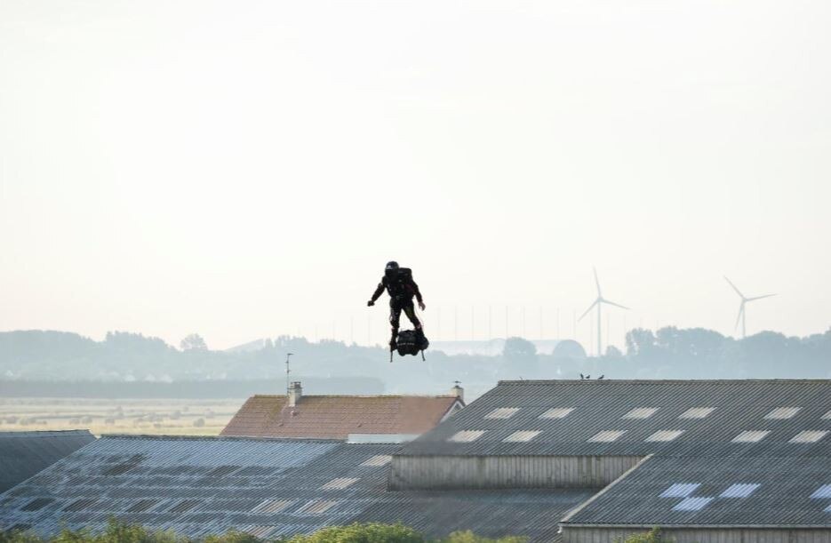 French Flying Man crosses English Channel on jet-powered hoverboard ...