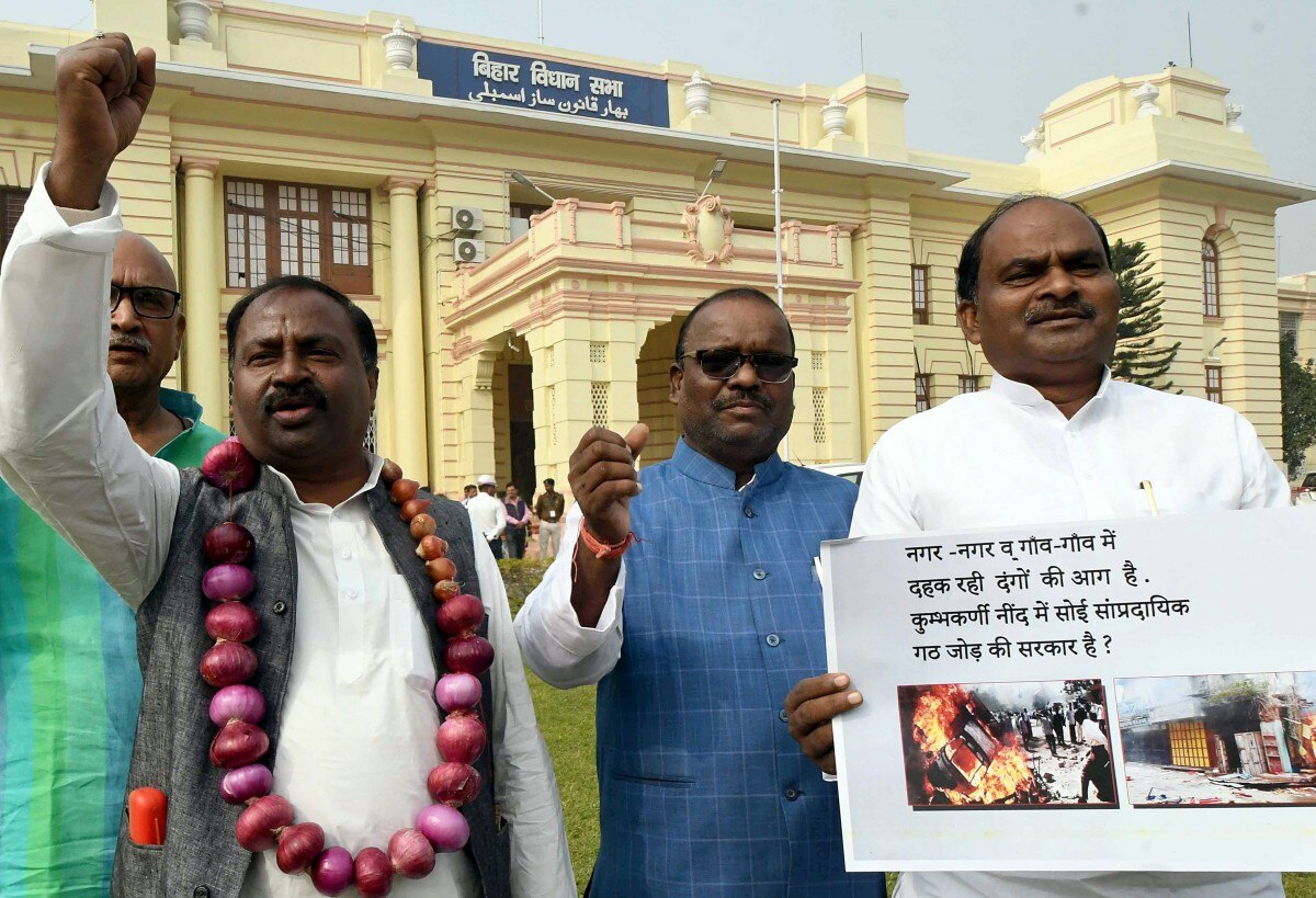 Garlands to robbery: 6 times onion price hike made us laugh, not cry ...