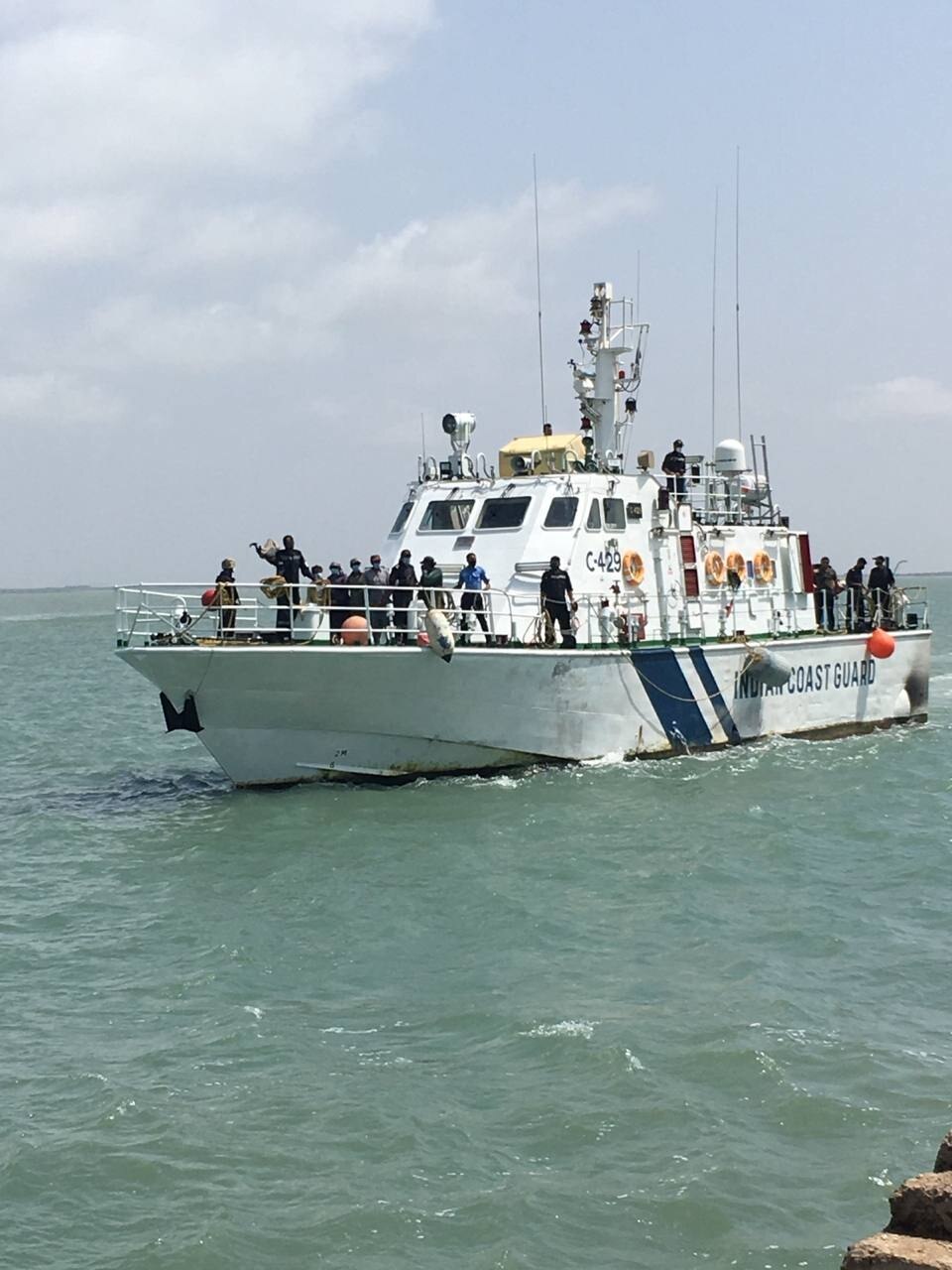 Coast Guard nabs 8 Pakistani nationals with heroin worth Rs 150 crore ...