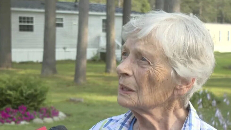 Us Woman Fights Off Intruder Then Gives Him Snacks After He Says Hes