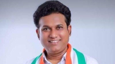 Maharashtra: Congress MLC claims bid to kill him as truck brushes past ...