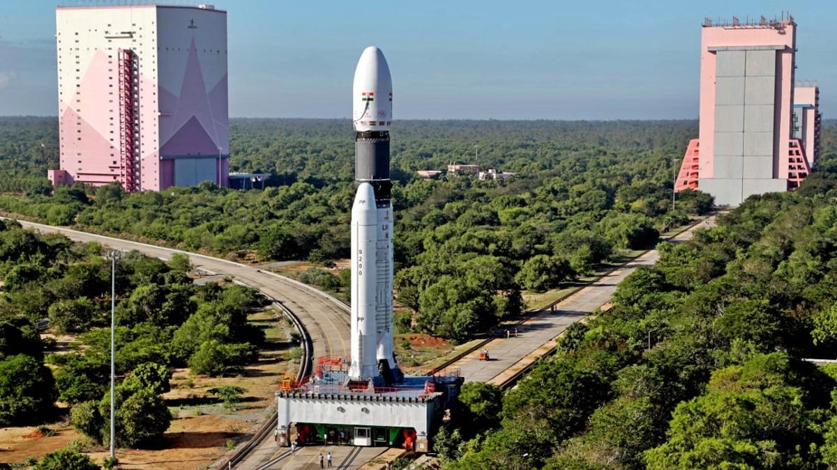 Isro ready to launch 36 OneWeb satellites on LVM-3 to space | See Pics ...